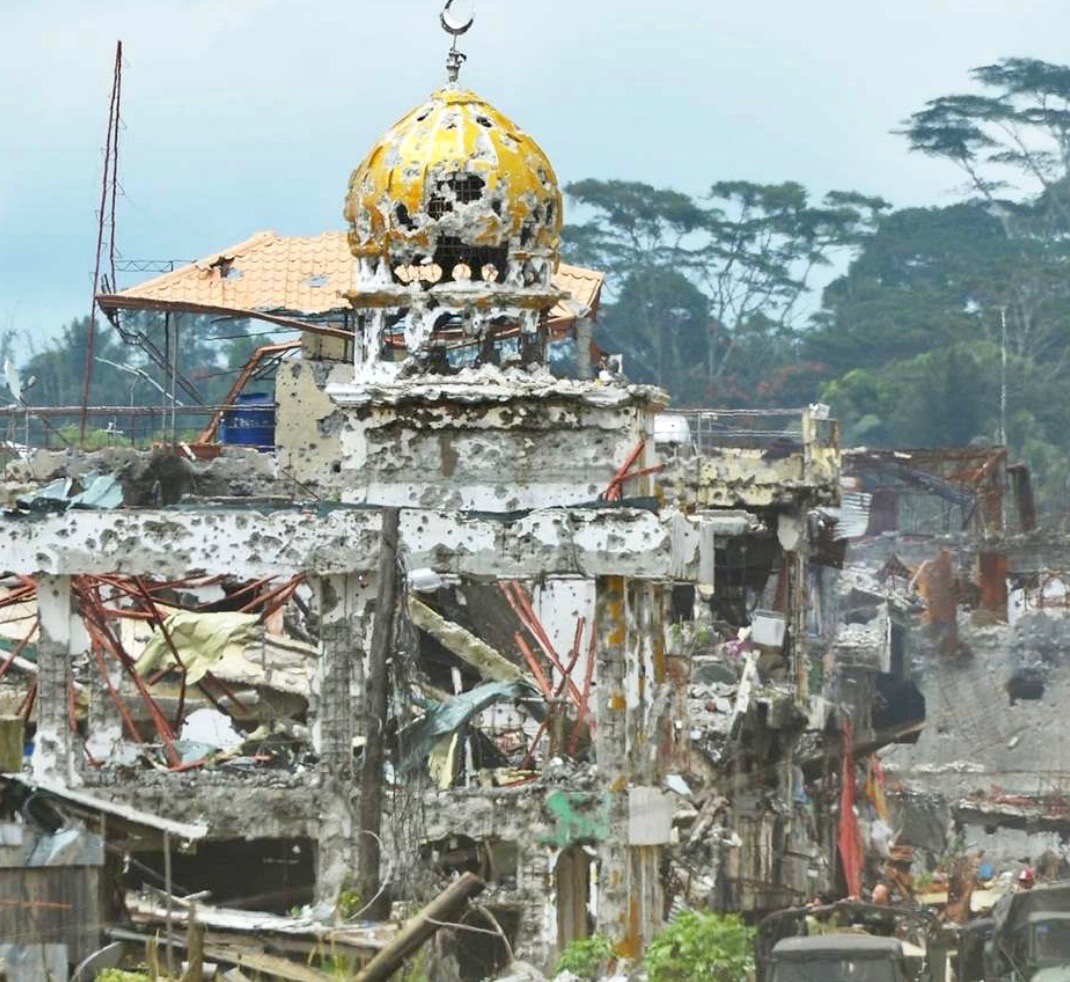 PHILIPPINES - HUMANITAIRE: Dans Marawi dévastée, des familles ...