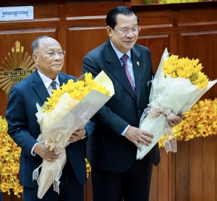 CAMBODGE - POLITIQUE : Hun Sen et Heng Samrin sont président et ...